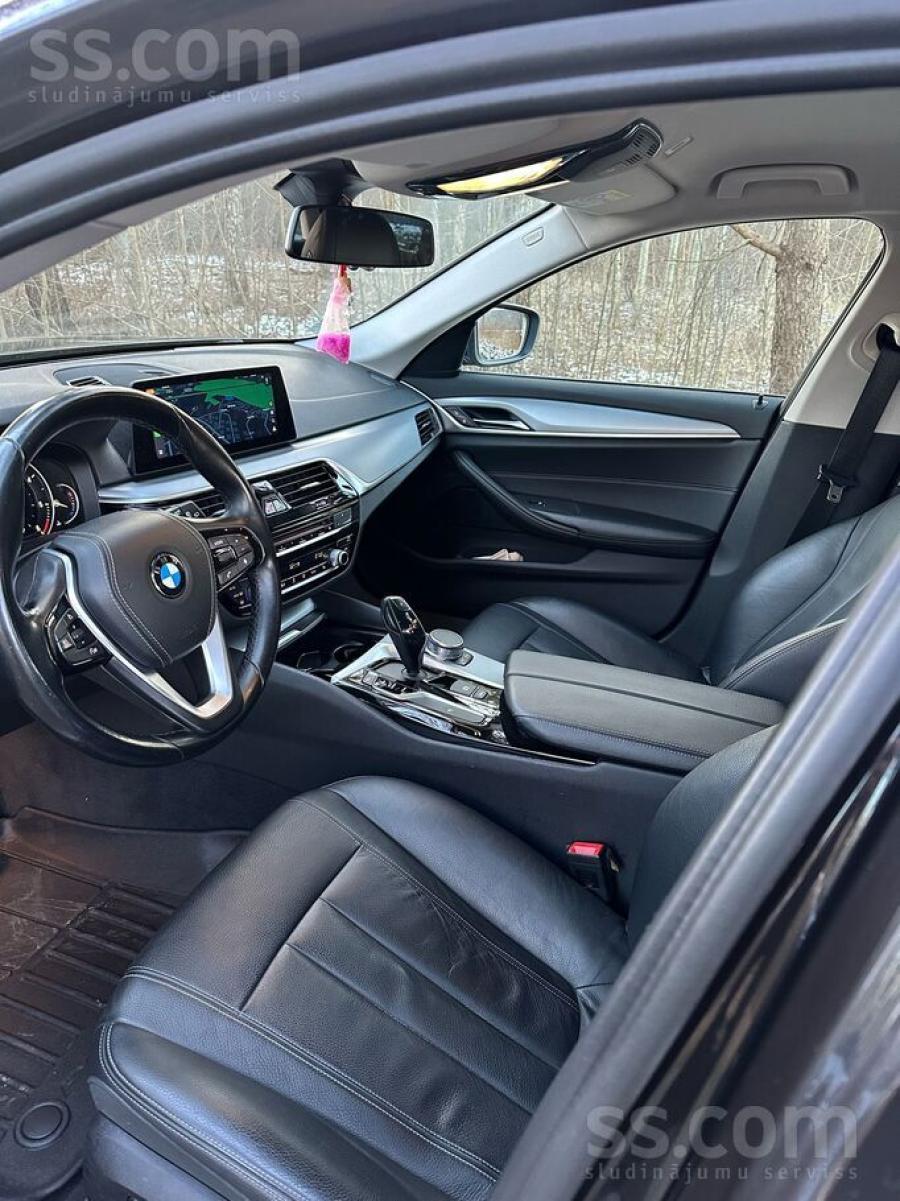 Grey BMW 520 2017 in Riga, with an engine capacity of 2.00 L and mileage of 258 thousand km for 15900 €, photo 7 on AUTOMOTO.COM.LV