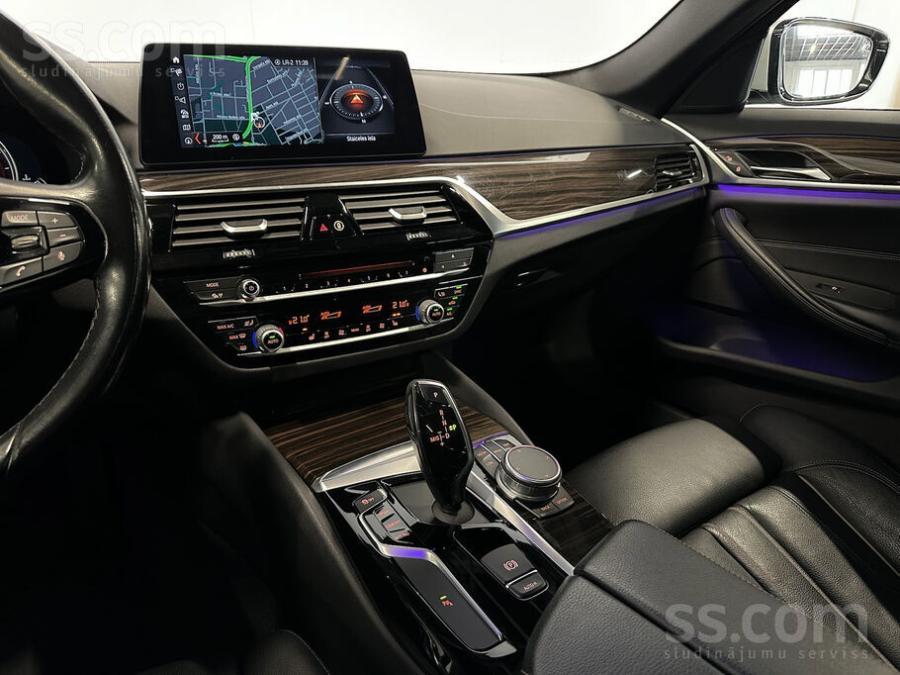 Grey BMW 520 2017 in Jurmala, with an engine capacity of 2.00 L and mileage of 261 thousand km for 16990 €, photo 21 on AUTOMOTO.COM.LV