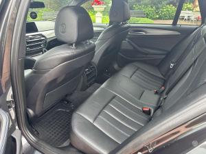 Grey BMW 520 2017 in Kelme, with an engine capacity of 2.00 L and mileage of 206 thousand km for 18500 €, photo 15 on AUTOMOTO.COM.LV