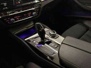 Pelēks BMW 520 2017 Marijampole, ar dzinēja tilpumu 2.00 L un nobraukumu 238 tūkst. km par 17850 €, foto 13 vietnē AUTOMOTO.COM.LV