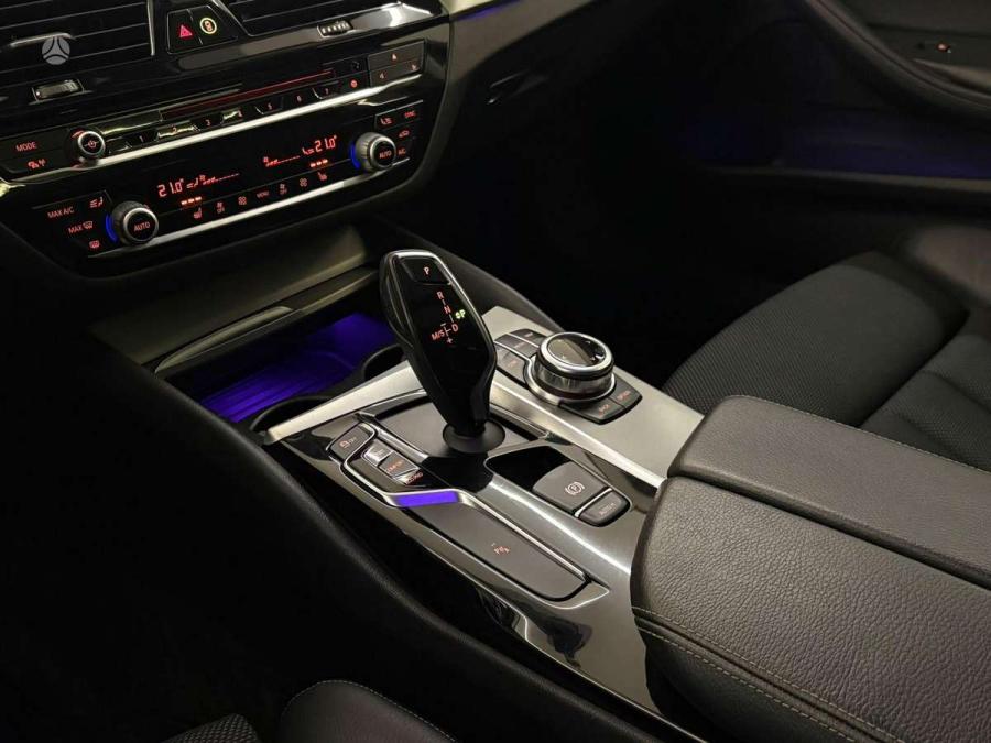 Pelēks BMW 520 2017 Marijampole, ar dzinēja tilpumu 2.00 L un nobraukumu 238 tūkst. km par 17850 €, foto 13 vietnē AUTOMOTO.COM.LV