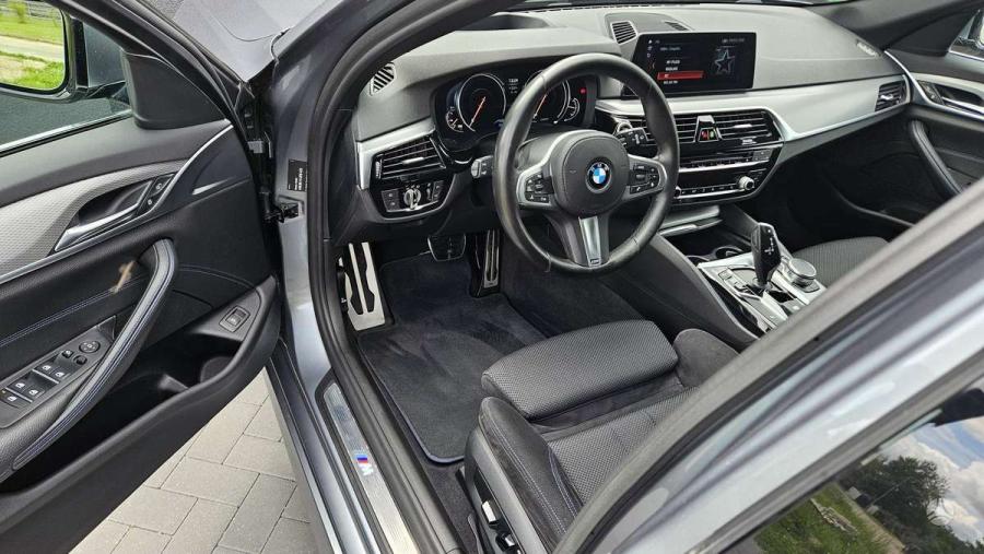 Grey BMW 520 2017 in Elektrenai, with an engine capacity of 2.00 L and mileage of 197 thousand km for 18800 €, photo 15 on AUTOMOTO.COM.LV