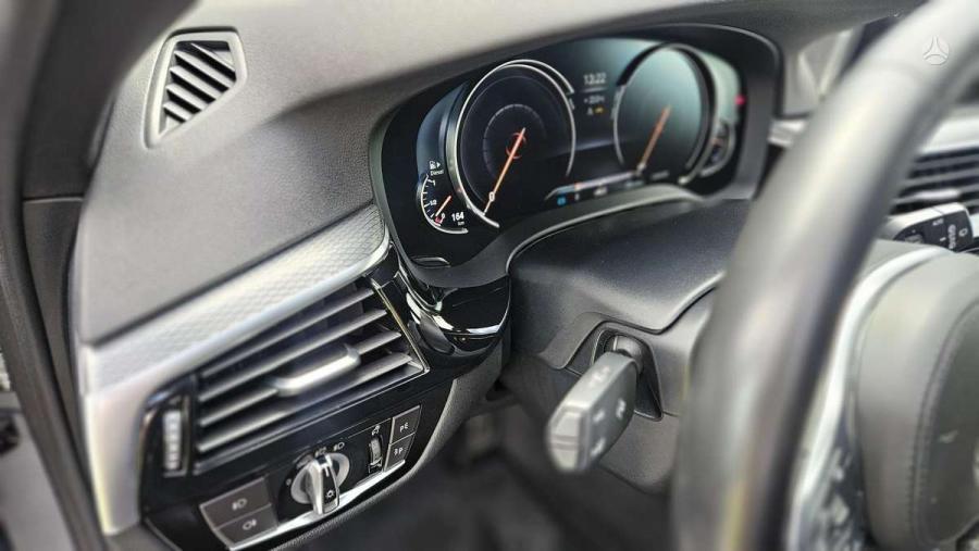 Grey BMW 520 2017 in Elektrenai, with an engine capacity of 2.00 L and mileage of 197 thousand km for 18800 €, photo 27 on AUTOMOTO.COM.LV