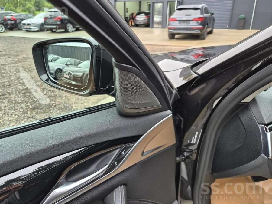 Grey BMW 520 2017 in Riga, with an engine capacity of 2.00 L and mileage of 333 thousand km for 14950 €, photo 9 on AUTOMOTO.COM.LV