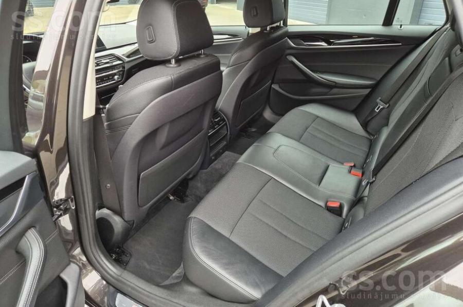 Grey BMW 520 2017 in Riga, with an engine capacity of 2.00 L and mileage of 333 thousand km for 14950 €, photo 10 on AUTOMOTO.COM.LV
