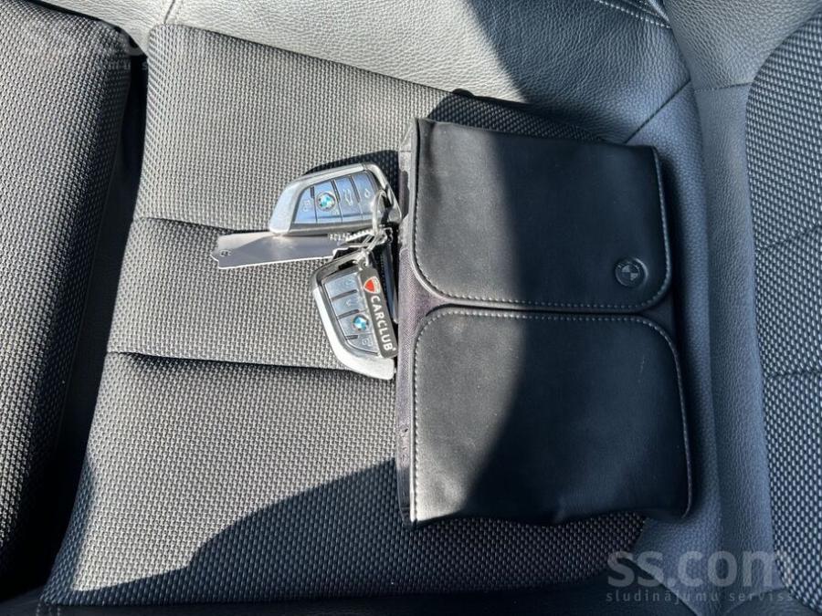 Grey BMW 520 2017 in Riga, with an engine capacity of 2.00 L and mileage of 333 thousand km for 14950 €, photo 22 on AUTOMOTO.COM.LV