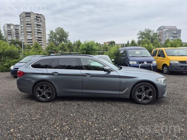 Grey BMW 520 2018 in Riga, with an engine capacity of 2.00 L and mileage of 188 thousand km for 19490 €, photo 5 on AUTOMOTO.COM.LV