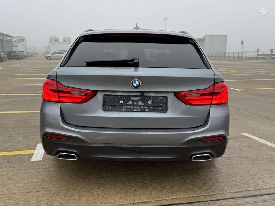 Grey BMW 520 2018 in Vilnius, with an engine capacity of 2.00 L and mileage of 298 thousand km for 16250 €, photo 5 on AUTOMOTO.COM.LV