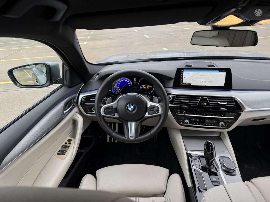 Grey BMW 520 2018 in Vilnius, with an engine capacity of 2.00 L and mileage of 298 thousand km for 16250 €, photo 9 on AUTOMOTO.COM.LV