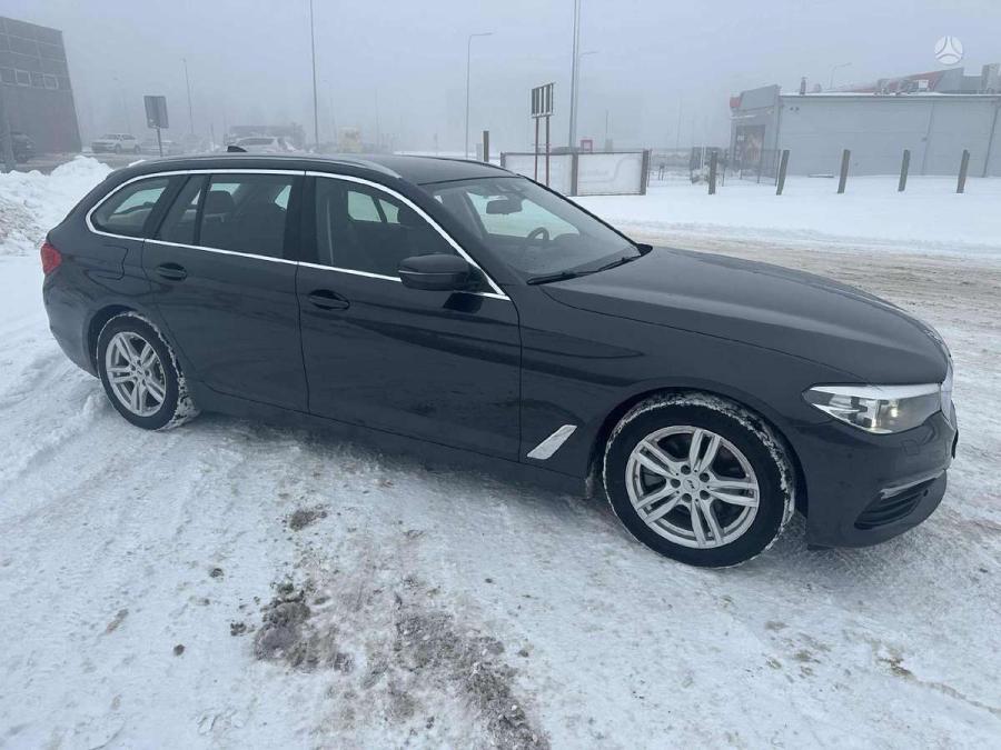 Grey BMW 520 2018 in Taurage, with an engine capacity of 2.00 L and mileage of 254 thousand km for 14399 €, photo 6 on AUTOMOTO.COM.LV