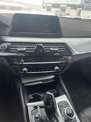 Grey BMW 520 2018 in Taurage, with an engine capacity of 2.00 L and mileage of 254 thousand km for 14399 €, photo 13 on AUTOMOTO.COM.LV