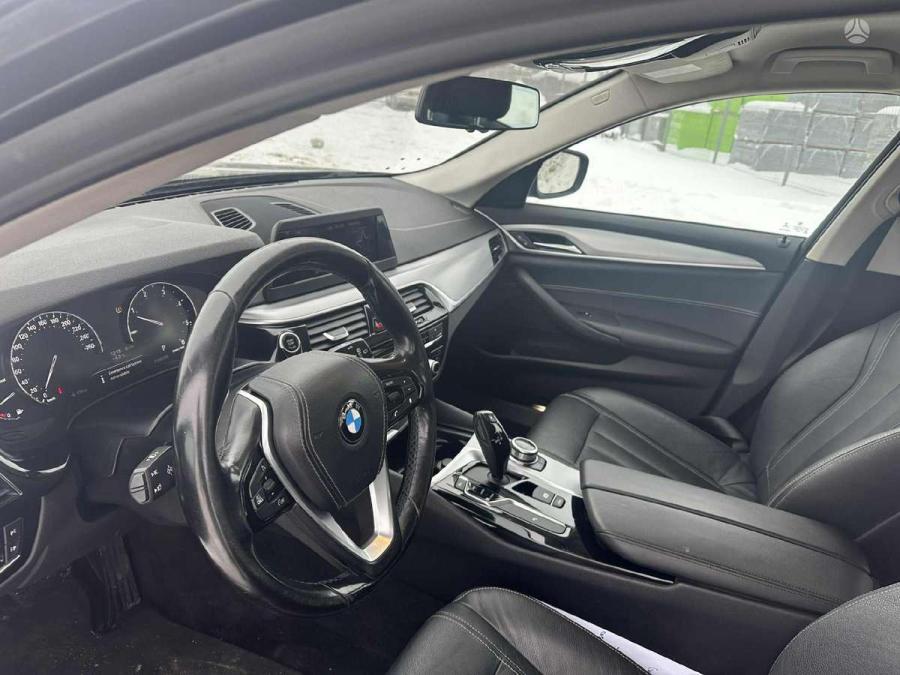 Grey BMW 520 2018 in Taurage, with an engine capacity of 2.00 L and mileage of 254 thousand km for 14399 €, photo 14 on AUTOMOTO.COM.LV
