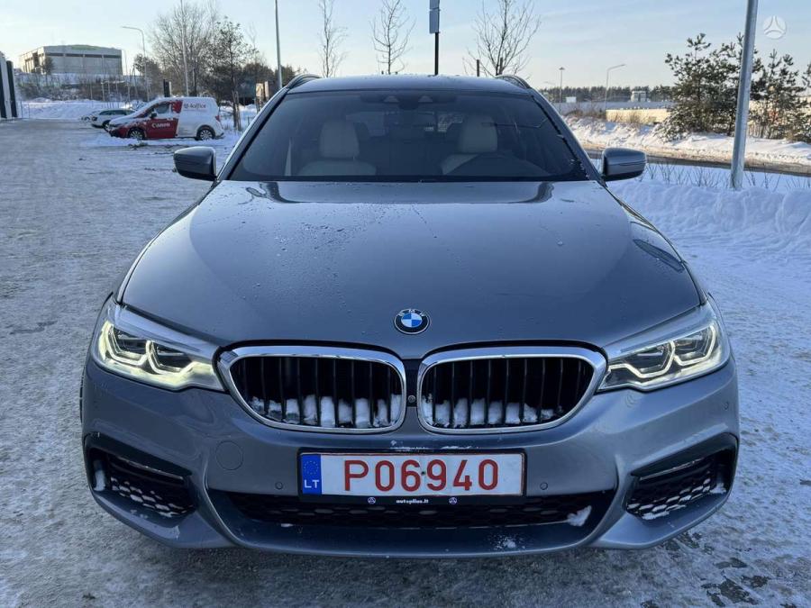 Grey BMW 520 2018 in Vilnius, with an engine capacity of 2.00 L and mileage of 295 thousand km for 16499 €, photo 2 on AUTOMOTO.COM.LV