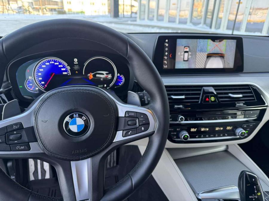 Grey BMW 520 2018 in Vilnius, with an engine capacity of 2.00 L and mileage of 295 thousand km for 16499 €, photo 11 on AUTOMOTO.COM.LV