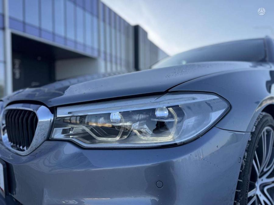 Grey BMW 520 2018 in Vilnius, with an engine capacity of 2.00 L and mileage of 295 thousand km for 16499 €, photo 19 on AUTOMOTO.COM.LV
