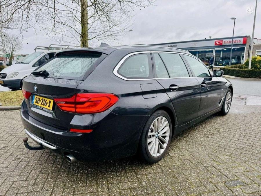 Grey BMW 520 2018 in Vilnius, with an engine capacity of 2.00 L and mileage of 225 thousand km for 16999 €, photo 4 on AUTOMOTO.COM.LV