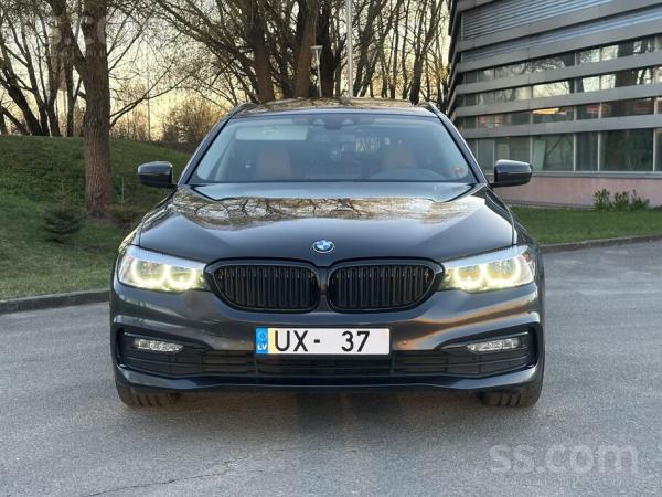 Grey BMW 520 2018 in Riga, with an engine capacity of 2.00 L and mileage of 312 thousand km for 17500 €, photo 2 on AUTOMOTO.COM.LV