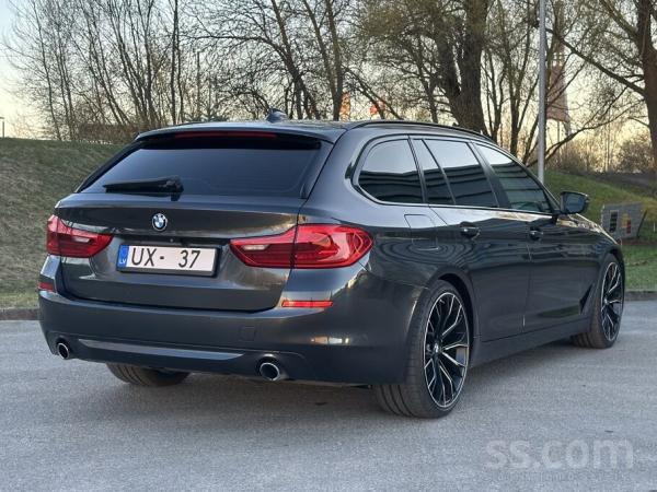 Grey BMW 520 2018 in Riga, with an engine capacity of 2.00 L and mileage of 312 thousand km for 17500 €, photo 4 on AUTOMOTO.COM.LV