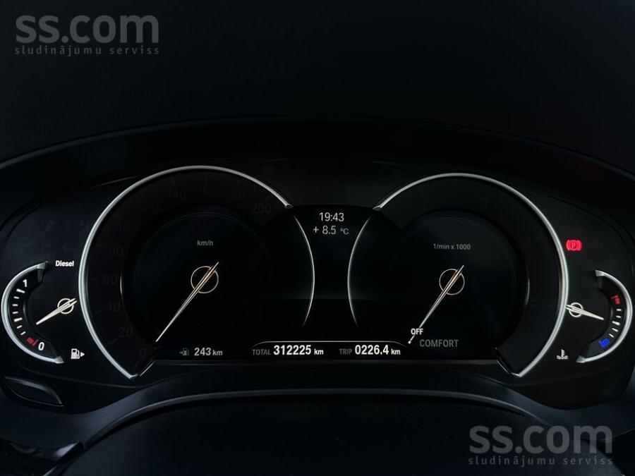 Pelēks BMW 520 2018 Rīga, ar dzinēja tilpumu 2.00 L un nobraukumu 312 tūkst. km par 17500 €, foto 24 vietnē AUTOMOTO.COM.LV