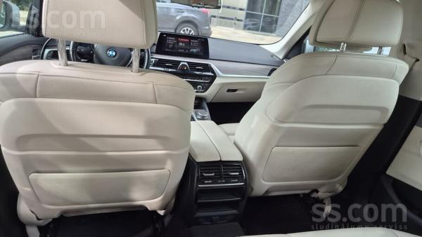 Grey BMW 520 2018 in Riga, with an engine capacity of 2.00 L and mileage of 178 thousand km for 21000 €, photo 7 on AUTOMOTO.COM.LV