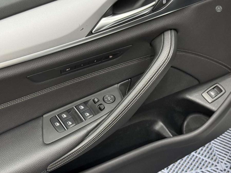 Pelēks BMW 520 2018 Marijampole, ar dzinēja tilpumu 2.00 L un nobraukumu 303 tūkst. km par 14999 €, foto 22 vietnē AUTOMOTO.COM.LV