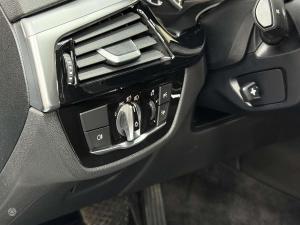 Pelēks BMW 520 2018 Marijampole, ar dzinēja tilpumu 2.00 L un nobraukumu 303 tūkst. km par 14999 €, foto 26 vietnē AUTOMOTO.COM.LV