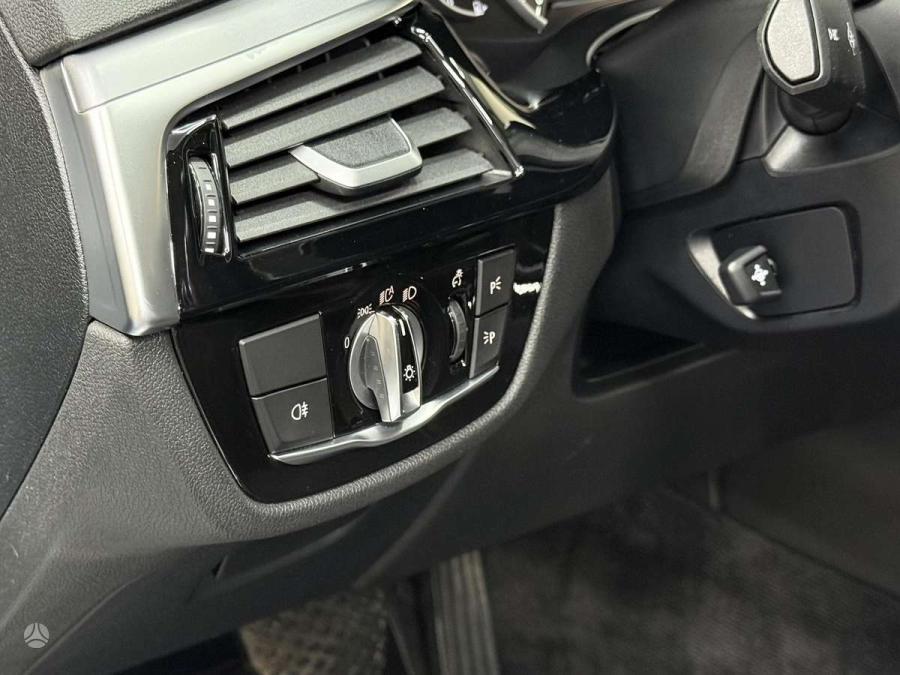 Pelēks BMW 520 2018 Marijampole, ar dzinēja tilpumu 2.00 L un nobraukumu 303 tūkst. km par 14999 €, foto 26 vietnē AUTOMOTO.COM.LV