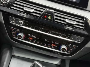 Pelēks BMW 520 2018 Marijampole, ar dzinēja tilpumu 2.00 L un nobraukumu 303 tūkst. km par 14999 €, foto 32 vietnē AUTOMOTO.COM.LV