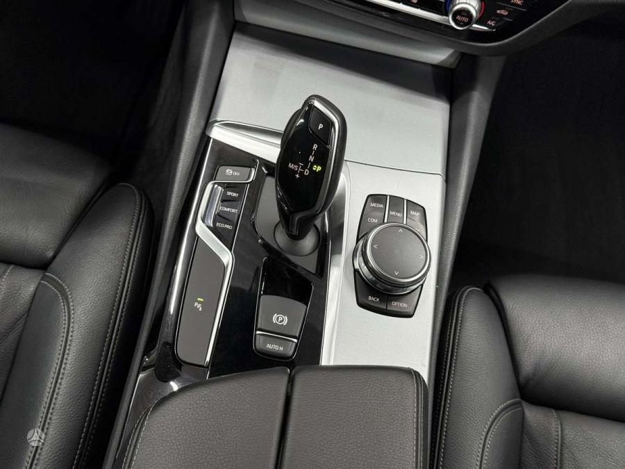 Pelēks BMW 520 2018 Marijampole, ar dzinēja tilpumu 2.00 L un nobraukumu 303 tūkst. km par 14999 €, foto 33 vietnē AUTOMOTO.COM.LV