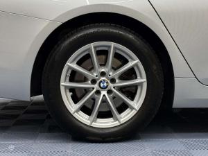 Pelēks BMW 520 2018 Marijampole, ar dzinēja tilpumu 2.00 L un nobraukumu 303 tūkst. km par 14999 €, foto 37 vietnē AUTOMOTO.COM.LV