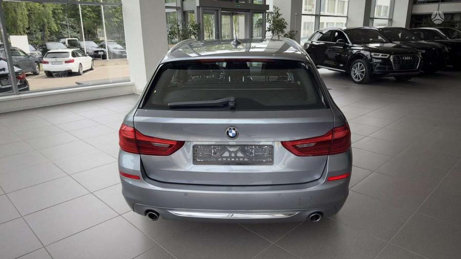 Grey BMW 520 2018 in Marijampole, with an engine capacity of 2.00 L and mileage of 205 thousand km for 16250 €, photo 8 on AUTOMOTO.COM.LV