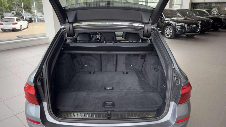 Grey BMW 520 2018 in Marijampole, with an engine capacity of 2.00 L and mileage of 205 thousand km for 16250 €, photo 9 on AUTOMOTO.COM.LV