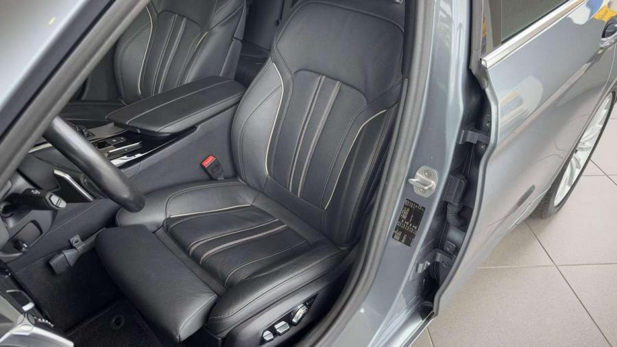 Grey BMW 520 2018 in Marijampole, with an engine capacity of 2.00 L and mileage of 205 thousand km for 16250 €, photo 16 on AUTOMOTO.COM.LV