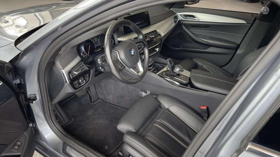 Grey BMW 520 2018 in Marijampole, with an engine capacity of 2.00 L and mileage of 205 thousand km for 16250 €, photo 17 on AUTOMOTO.COM.LV