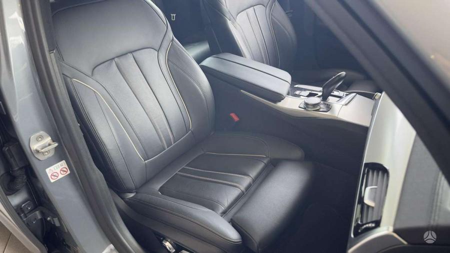 Grey BMW 520 2018 in Marijampole, with an engine capacity of 2.00 L and mileage of 205 thousand km for 16250 €, photo 18 on AUTOMOTO.COM.LV