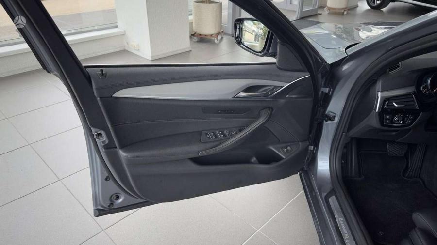 Grey BMW 520 2018 in Marijampole, with an engine capacity of 2.00 L and mileage of 205 thousand km for 16250 €, photo 24 on AUTOMOTO.COM.LV