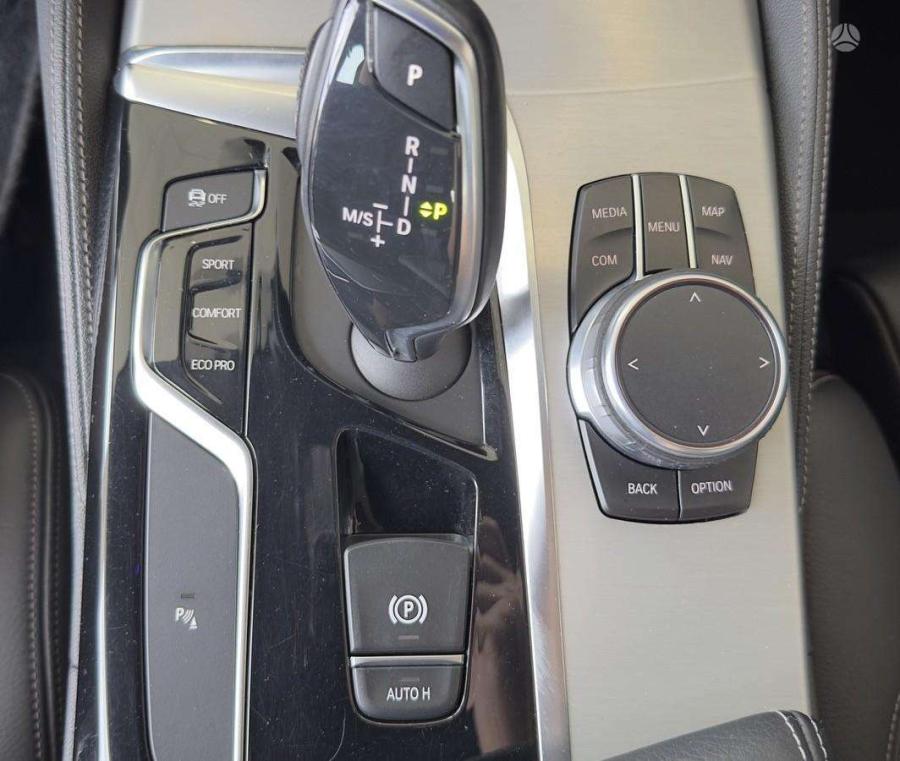 Grey BMW 520 2018 in Marijampole, with an engine capacity of 2.00 L and mileage of 205 thousand km for 16250 €, photo 25 on AUTOMOTO.COM.LV