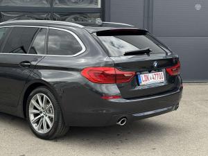 Grey BMW 520 2018 in Jonava, with an engine capacity of 2.00 L and mileage of 299 thousand km for 12799 €, photo 9 on AUTOMOTO.COM.LV