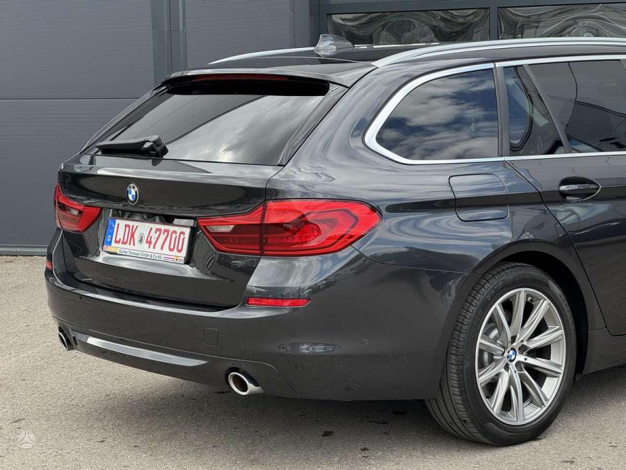 Grey BMW 520 2018 in Jonava, with an engine capacity of 2.00 L and mileage of 299 thousand km for 12799 €, photo 12 on AUTOMOTO.COM.LV