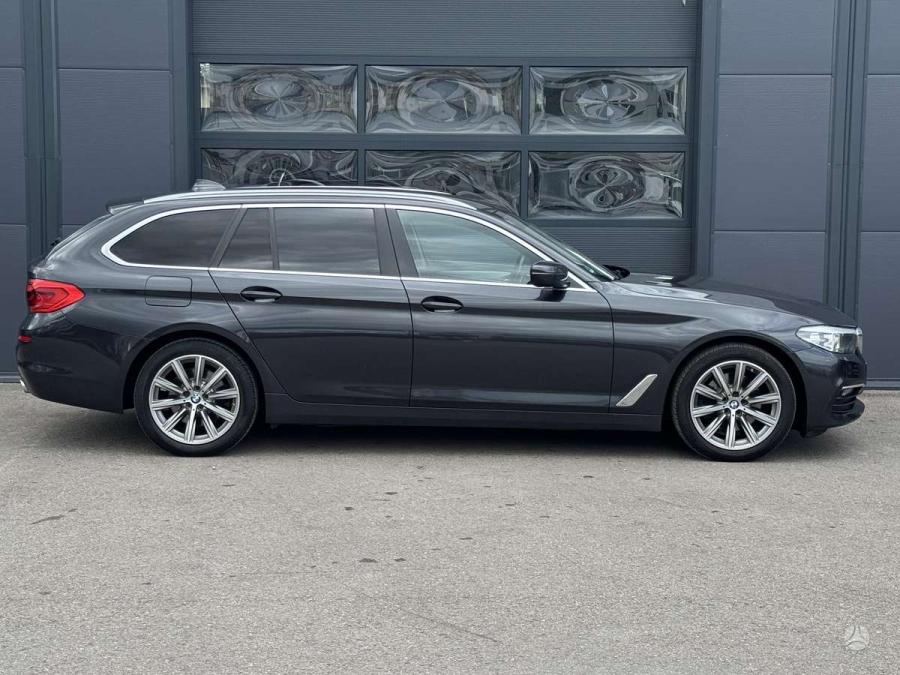 Grey BMW 520 2018 in Jonava, with an engine capacity of 2.00 L and mileage of 299 thousand km for 12799 €, photo 13 on AUTOMOTO.COM.LV