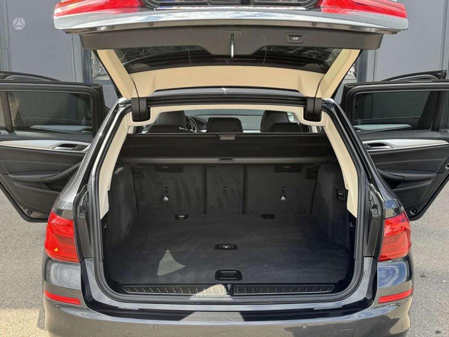 Grey BMW 520 2018 in Jonava, with an engine capacity of 2.00 L and mileage of 299 thousand km for 12799 €, photo 25 on AUTOMOTO.COM.LV
