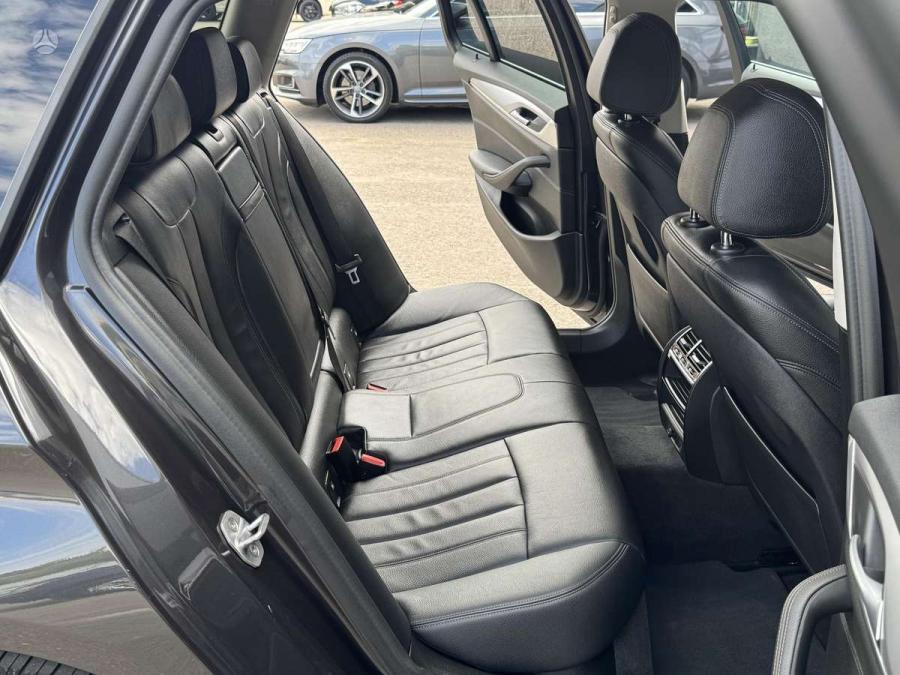 Grey BMW 520 2018 in Jonava, with an engine capacity of 2.00 L and mileage of 299 thousand km for 12799 €, photo 30 on AUTOMOTO.COM.LV
