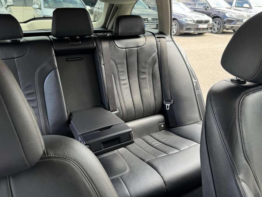 Grey BMW 520 2018 in Jonava, with an engine capacity of 2.00 L and mileage of 299 thousand km for 12799 €, photo 32 on AUTOMOTO.COM.LV