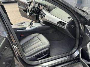 Grey BMW 520 2018 in Jonava, with an engine capacity of 2.00 L and mileage of 299 thousand km for 12799 €, photo 34 on AUTOMOTO.COM.LV