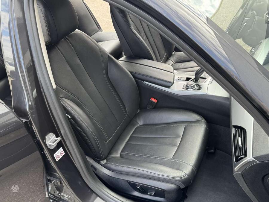 Grey BMW 520 2018 in Jonava, with an engine capacity of 2.00 L and mileage of 299 thousand km for 12799 €, photo 36 on AUTOMOTO.COM.LV