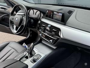 Grey BMW 520 2018 in Jonava, with an engine capacity of 2.00 L and mileage of 299 thousand km for 12799 €, photo 37 on AUTOMOTO.COM.LV