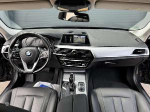Grey BMW 520 2018 in Jonava, with an engine capacity of 2.00 L and mileage of 299 thousand km for 12799 €, photo 38 on AUTOMOTO.COM.LV