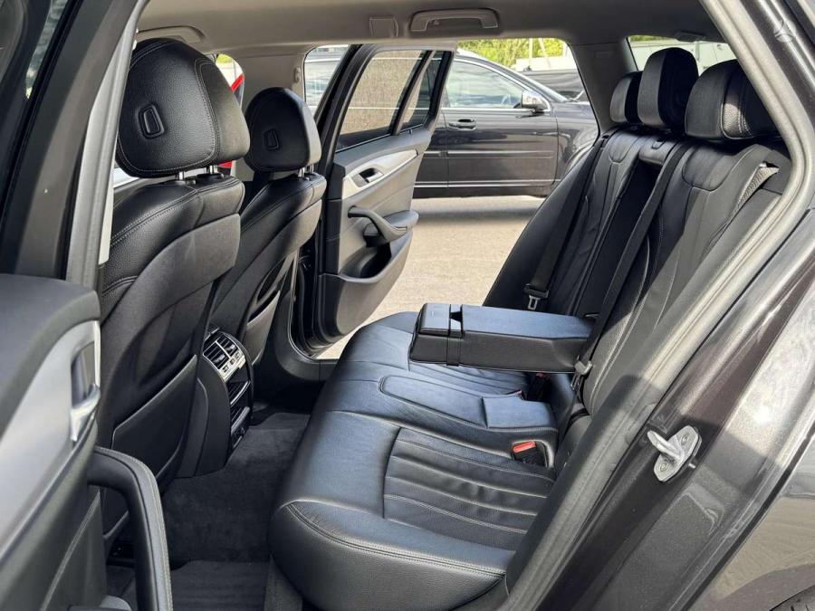 Grey BMW 520 2018 in Jonava, with an engine capacity of 2.00 L and mileage of 299 thousand km for 12799 €, photo 40 on AUTOMOTO.COM.LV