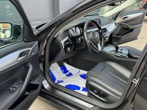 Grey BMW 520 2018 in Jonava, with an engine capacity of 2.00 L and mileage of 299 thousand km for 12799 €, photo 41 on AUTOMOTO.COM.LV