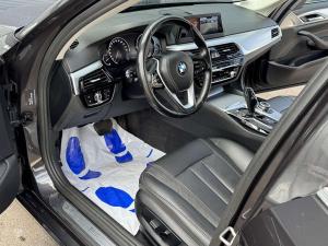 Grey BMW 520 2018 in Jonava, with an engine capacity of 2.00 L and mileage of 299 thousand km for 12799 €, photo 43 on AUTOMOTO.COM.LV